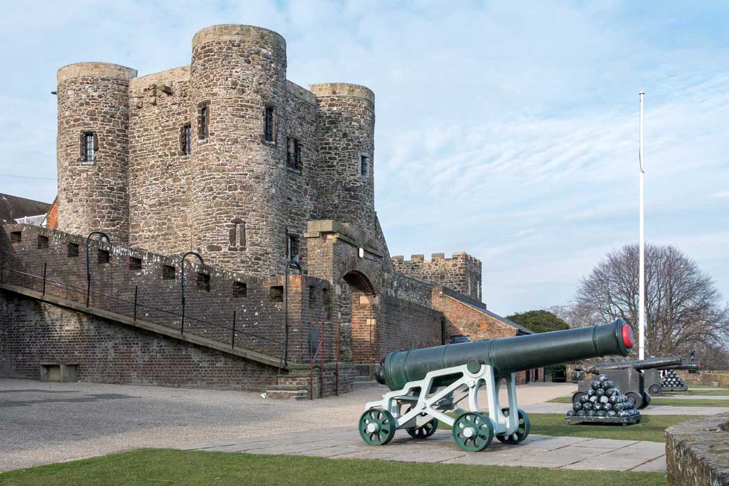 Visiting Ypres Tower (Rye Castle) in Rye | England Rover