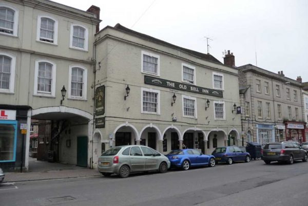 The Old Bell Inn hotel in Warminster | englandrover.com